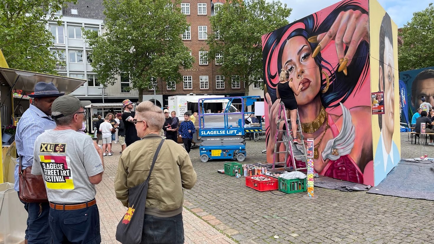 Stine Hvid er Danmarks Største Portrætmaler - Slagelse Street Art Festival
